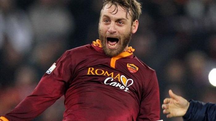Gara-gara Roy Keane dan Paul Scholes, Daniele De Rossi Pilih Bertahan ...