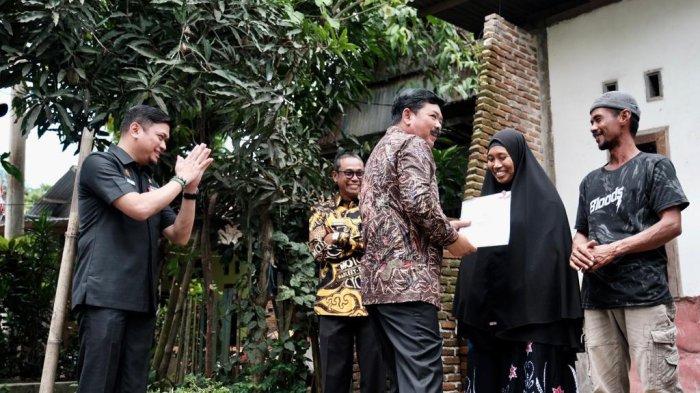 Menteri ATR Hadi Tjahjanto Bagikan 15 Sertifikat Tanah untuk Warga di Bajeng Gowa - Tribun-timur.com