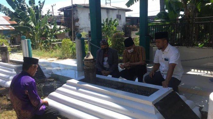Harmil Datangi Makam Ulama, Tahfidz Temui Tokoh Masyarakat di Desa ...