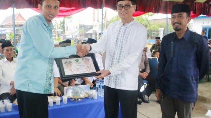 Safari Ramadan, Hatta Rahman dan Harmil Bagi-bagi Alquran - Tribun ...