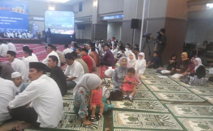 Aksa Mahmud dan Keluarga Hadiri Sujud Syukur HUT Bosowa - Tribun-timur.com