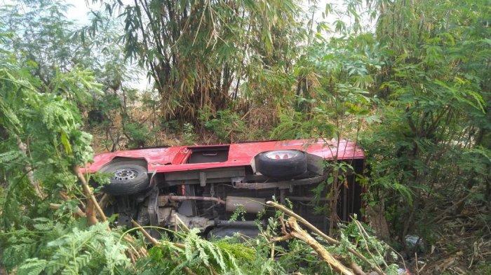 Hindari Pengendara Motor Jatuh, Pete-pete di Majene Terjun ke Jurang ...