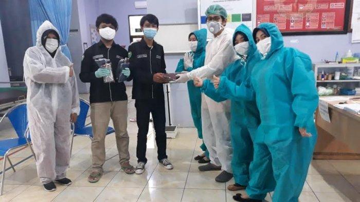 HPPMI Maros Komisariat UIM Donasikan Ratusan Masker ke RSUD Salewangang ...