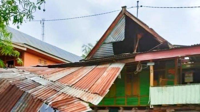 Perbaiki Atap Rumah, Dua Warga Soppeng Tersengat Listrik - Tribun-timur.com