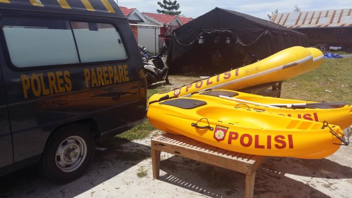 Posko Bencana Polres Parepare Siagakan Ambulance dan Perahu Karet ...