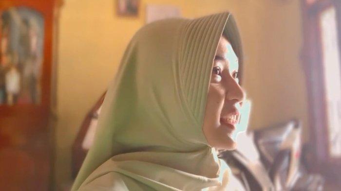 Foto-foto Ibu Guru Cantik Rindy Yanti yang Bikin Muridnya Tergila-gila hingga Diajak Nikah ...