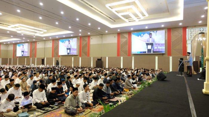 5.000 Orang Salat Id di Hotel Claro Makassar, Shaf Meluber hingga ke ...
