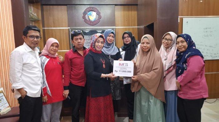 IKA FTI UMI Beri Beasiswa ke Mahasiswa Teknik Pertambangan, Zakir Sabara Ucap Terima Kasih ...