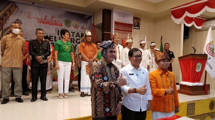 Frederik Kalalembang Lantik Rael Rabang Matasik Jadi Ketua IKaT Luwu ...
