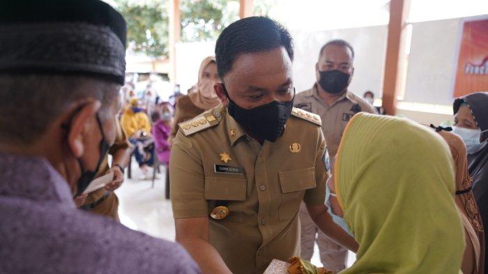 Ilham Azikin Salurkan Bantuan untuk Korban Bencana Angin Kencang & Kebakaran Bantaeng - Tribun ...