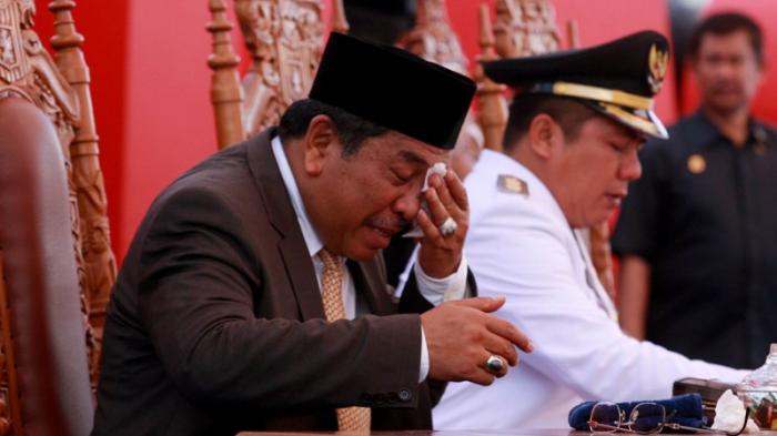 FOTO: Ilham Menangis pada Pelantikan Wali Kota Makassar Terpilih ...
