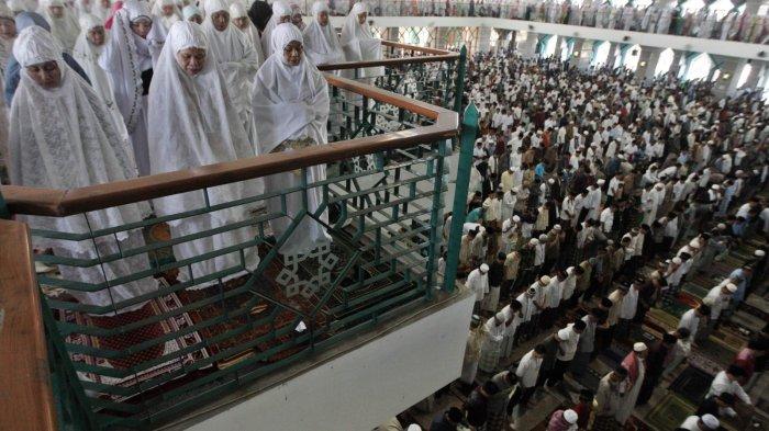 Jam Berapa Batas Sholat Subuh? Lengkap Tata Cara dan Niat - Tribun ...