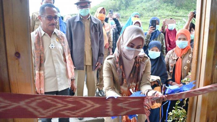 Luwu Utara Kini Miliki Galeri Tenun Rongkong - Tribun-timur.com