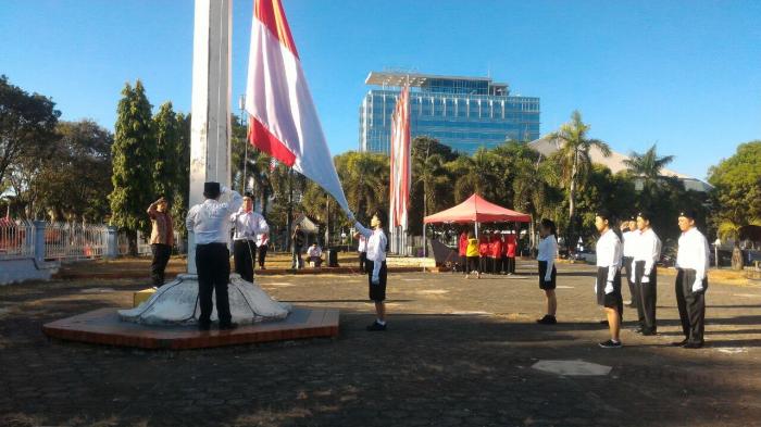 FOTO: Upacara Bendera Gema INTI Sulsel di Monumen Mandala - Tribun ...