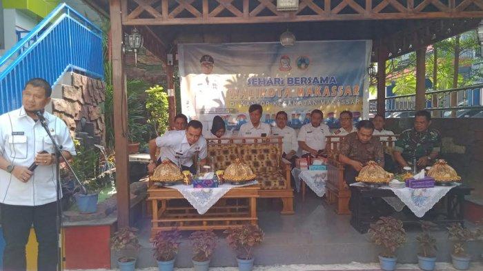 Sehari Berkantor di Kecamatan Makassar, Ini Dilakukan Iqbal Suhaeb ... Sehari Berkantor di Kecamatan Makassar, Ini Dilakukan Iqbal Suhaeb ...