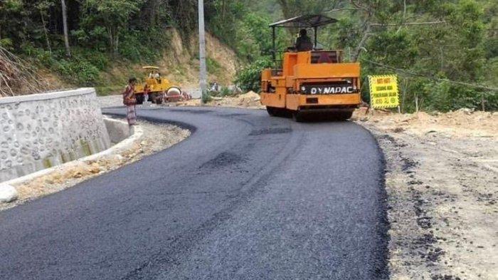 Pengaspalan Jalan Menuju Seko Baru Sampai di Wilayah Rongkong - Tribun ...