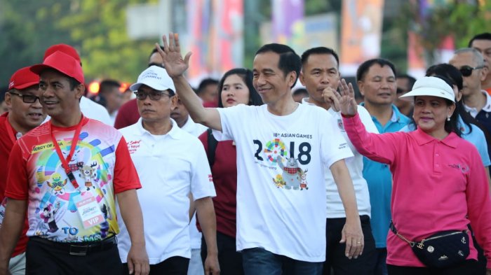 Jokowi dan Menteri Amran Jalan Sehat Bersama 1 Juta Warga di Makassar ...