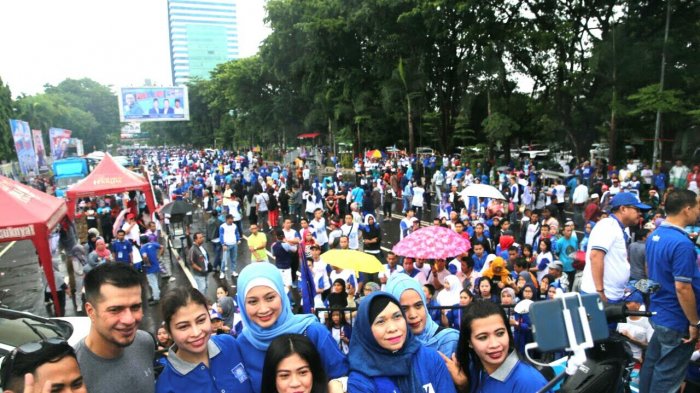 Desy Ratnasari, Primus Yustisio Thita SYL Selfie di Kerumunan Peserta ...