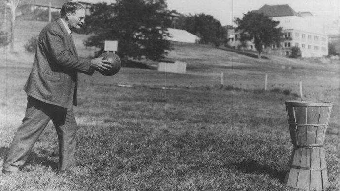 TRIBUNWIKI: Ini Profil Penemu Olahraga Bola Basket James Naismith ...