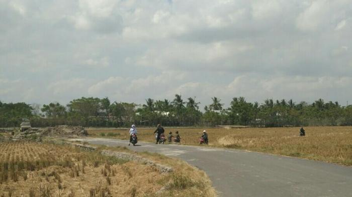 Jembatan Menuju Kompleks SKPD Sidrap Diperbaiki, Pengendara Motor ...