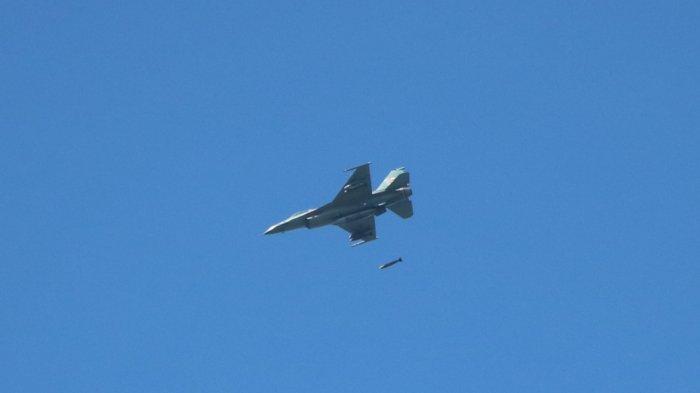Empat Jet Tempur TNI AU Luncurkan Rudal Buatan Uni Soviet dan Spanyol ...