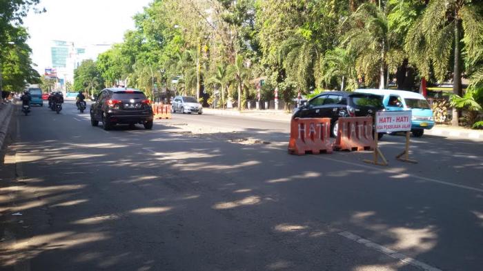 Hati-Hati Melintas di Jl Jendral Sudirman, Ada Perbaikan Jalan - Tribun-timur.com