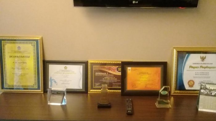 Di Lantai 14 Wisma Kalla Berjejer Penghargaan Kalla Group, Ini Salah ...