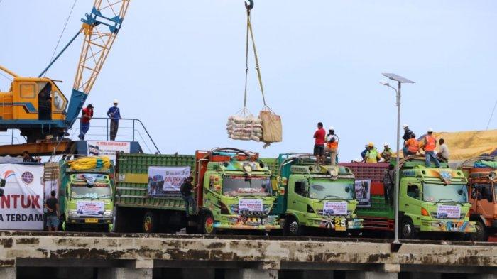 Gubernur Sulbar Sambut Kapal Kemanusiaan ACT, Bawa 1.000 Ton Beras untuk korban Gempa - Tribun ...