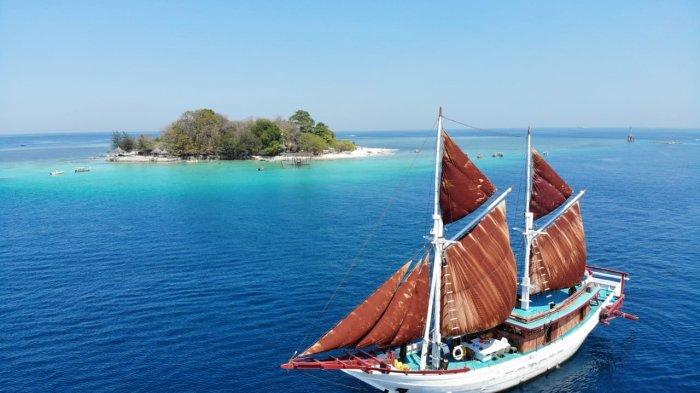 Pengalaman Unik, Lihat Cantiknya Sunset Makassar dari Atas Kapal Pinisi ...