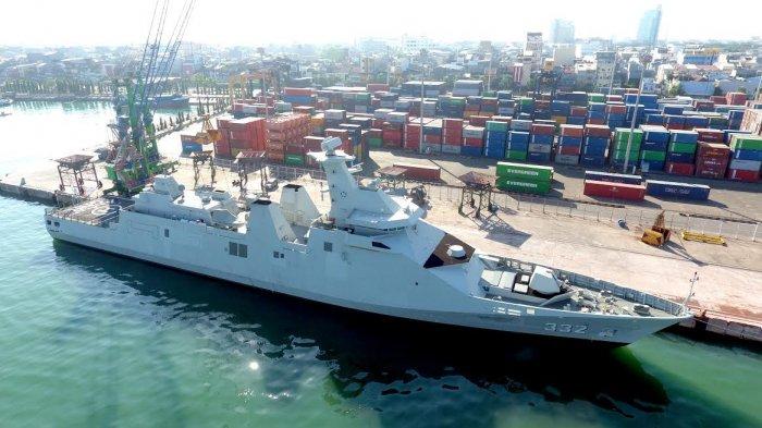 Kapal Siluman KRI I Gusti Ngurah Rai - 332 Menampakkan Diri di Makassar - Tribun-timur.com