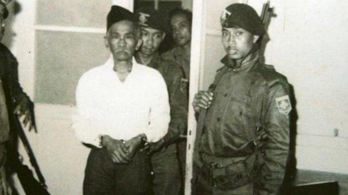 TRIBUNWIKI: Siapa Kartosoewirjo, Sahabat Soekarno yang Dihukum Mati ...