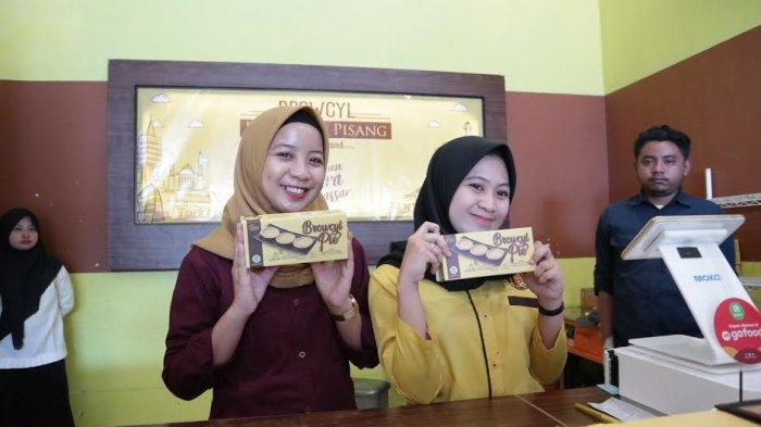 Banyak Peminat, Browcyl Makassar Bisa Jual 1.500 Box per Hari - Tribun ...