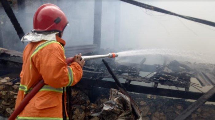 Berawal dari Kabel, Satu Rumah Warga di Manggala Ludes Terbakar - Tribun-timur.com