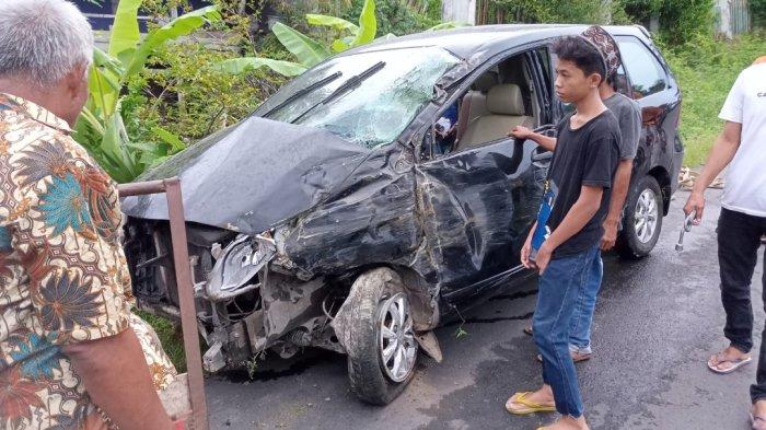 Penampakan Avanza Milik Daeng Nyau Setelah Diangkat dari Parit ...