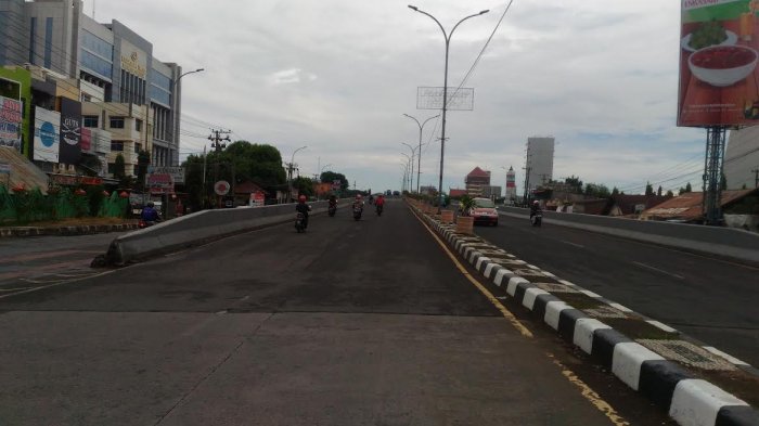 Lalu Lintas Jl Urip Sumohardjo Ke Arah Fly Over Lancar Tribun 