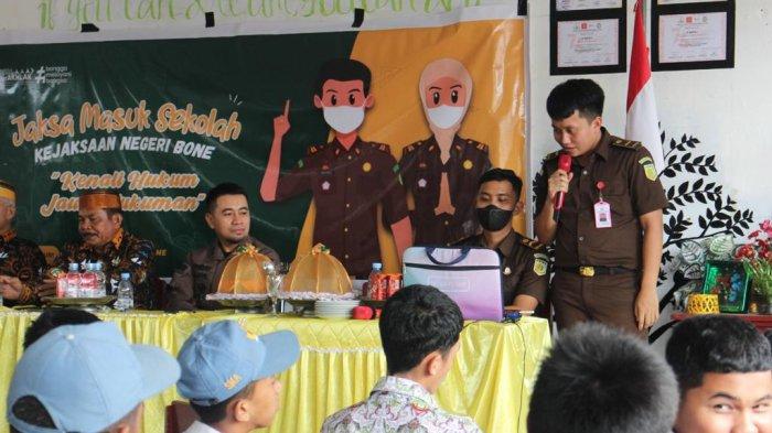 Galakkan Program P4GN, Kejari Bone Gencar Sosialisasi ke Pelajar Bone - Tribun-timur.com
