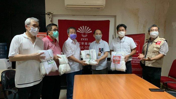 FOTO: RSIA Santosa Terima Bantuan 20 APD dari INTI Sulsel, Klenteng ...