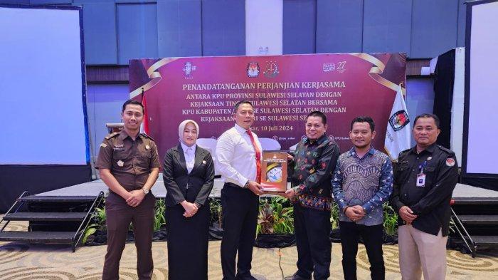 Kajari Pinrang & Ketua KPU Pinrang Hadiri Penandatanganan Perjanjian ...