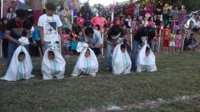 Lari Karung Sudah Biasa, Warga Pangkep Bikin Lomba Lari Pocong - Tribun ...