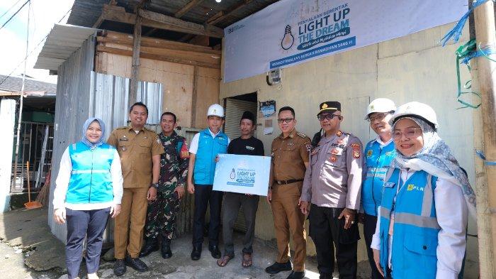 Bulan Ramadhan, Donasi Pegawai PLN UID Sulselrabar Nyalakan Sambungan ...