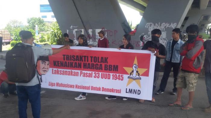 LMND Makassar Tolak Kenaikan Harga BBM - Tribun-timur.com