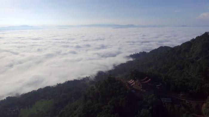 FOTO DRONE: Kampung Lolai Toraja Utara Memang Eksotis, Negeri di Atas ...