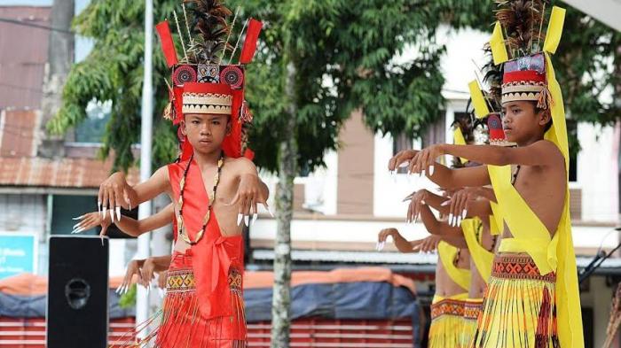 Kesenian Tradisional Toraja Dilombakan Sambut Hardiknas - Tribun-timur.com