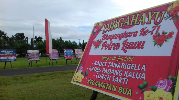 Karangan Bunga HUT Bhayangkara Penuhi Lapangan Andi Djemma Luwu ...