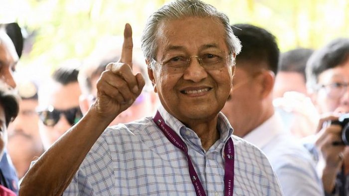 Pernah Sebut Najib Razak Keturunan Perampok Bugis, Kini Mahathir ...