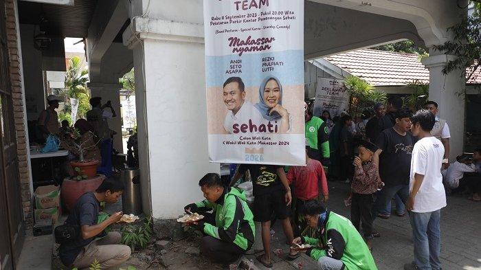 Tim Muda Sehati Bagi-bagi Makan Siang di Jumat Berkah - Tribun-timur.com