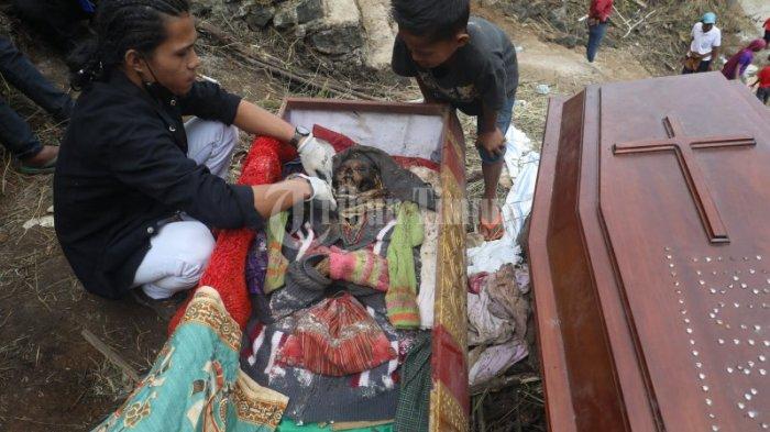 Ritual Adat Ma'nene di Toraja Utara - Tribun-timur.com