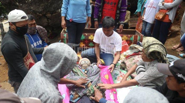 Ritual Adat Ma'nene di Toraja Utara - Tribun-timur.com