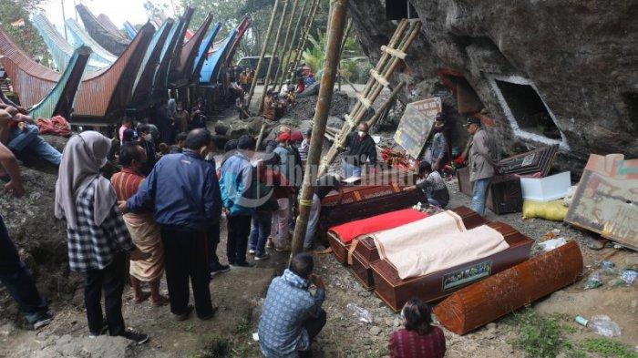 Ritual Adat Ma'nene di Toraja Utara - Tribun-timur.com