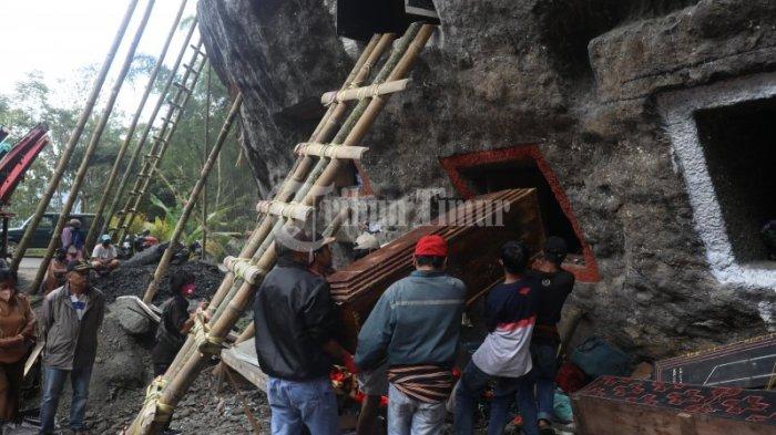 Ritual Adat Ma'nene di Toraja Utara - Tribun-timur.com